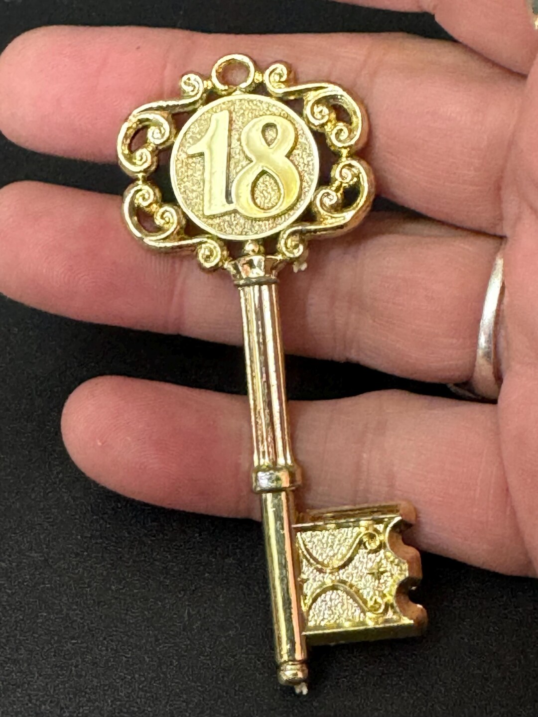 Vintage 18th Birthday Key to the Door Gold Cake Decoration Topper Sign ...