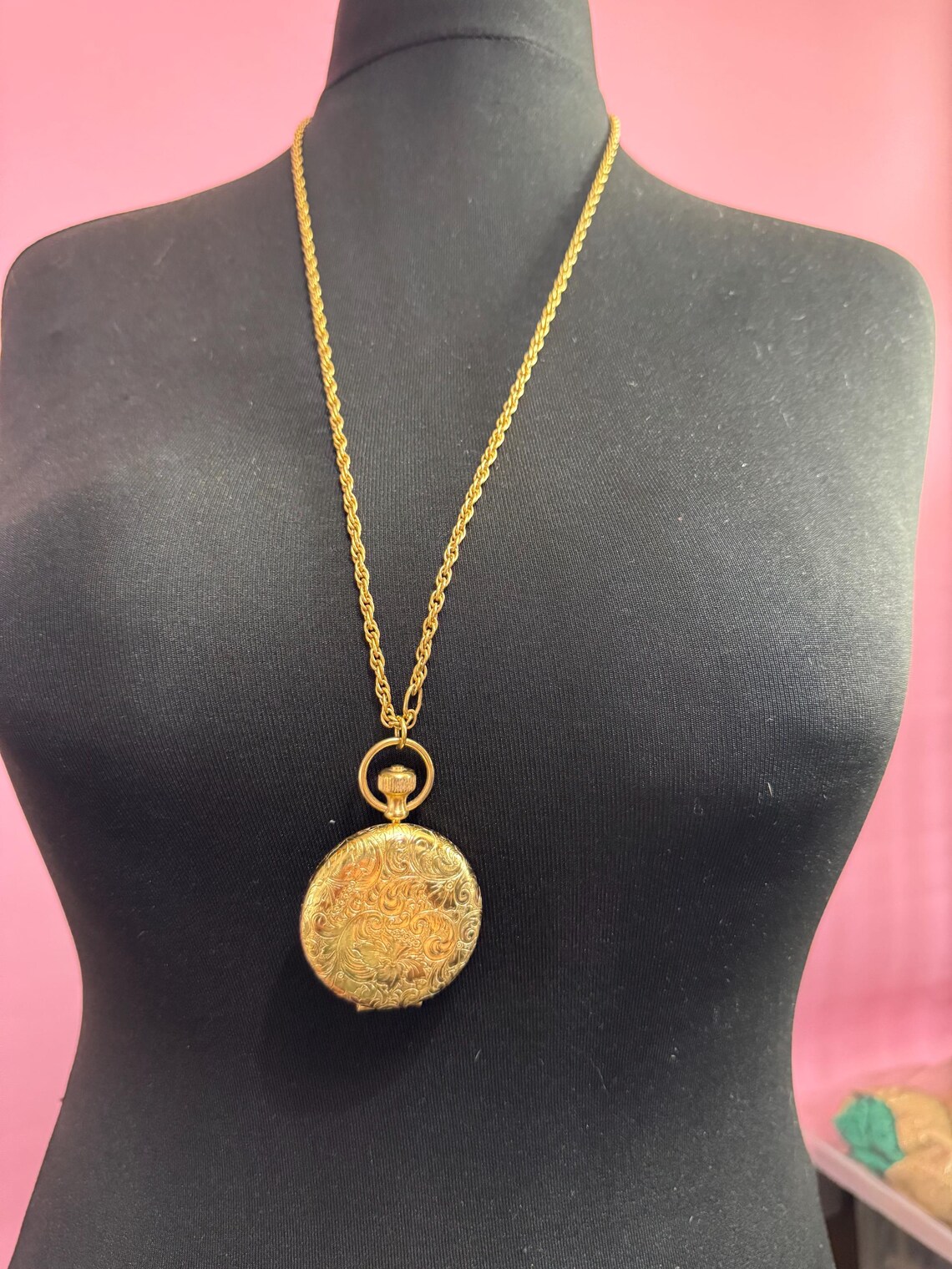 Vintage Estee Lauder Pressed Powder Pendant Necklace Gold Tone Medalion ...