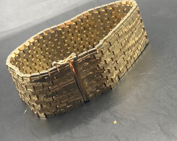 18k 0750 Stamped 1970s Italian Style Articulated Flat Textured Modernist Gold Plated Cuff Wrap ...