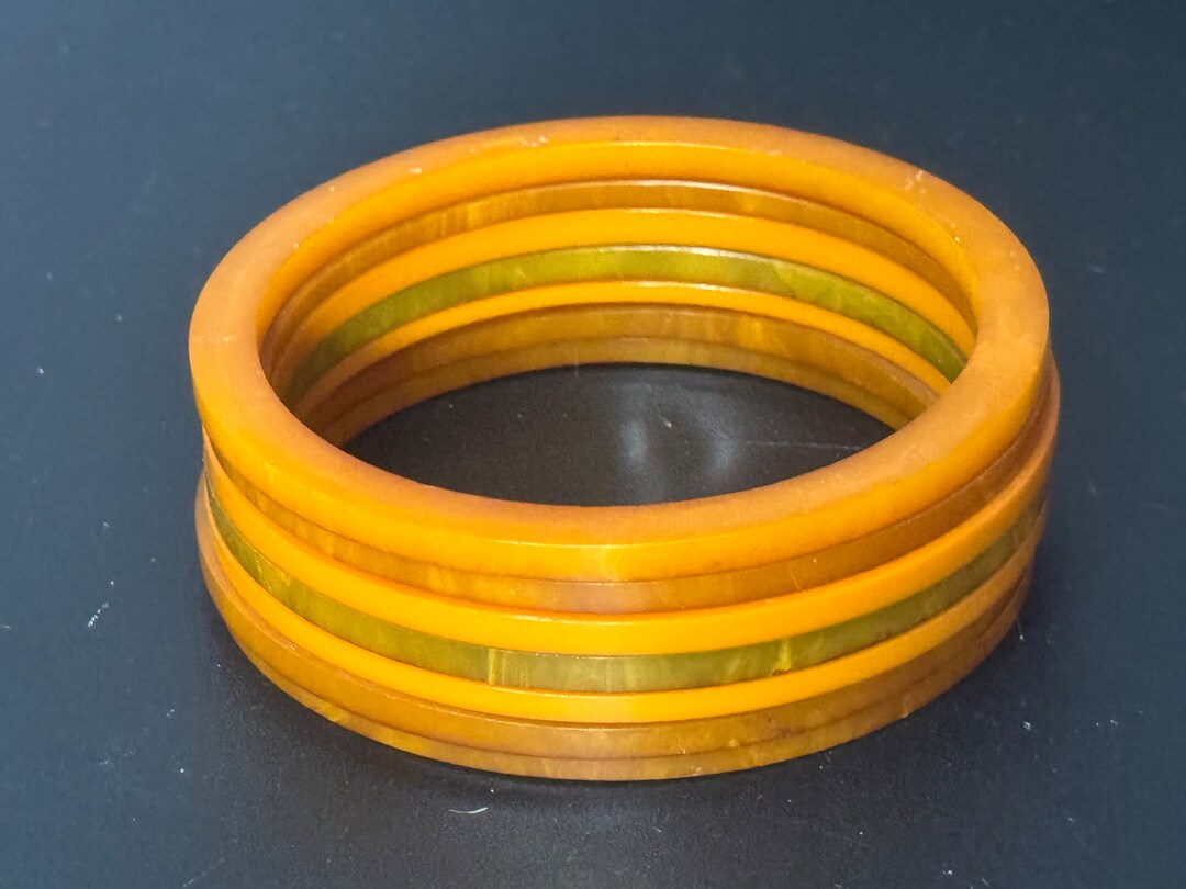3cm Stack of Vintage Retro Orange Tones Early Plastic Bangles 7 Pieces ...