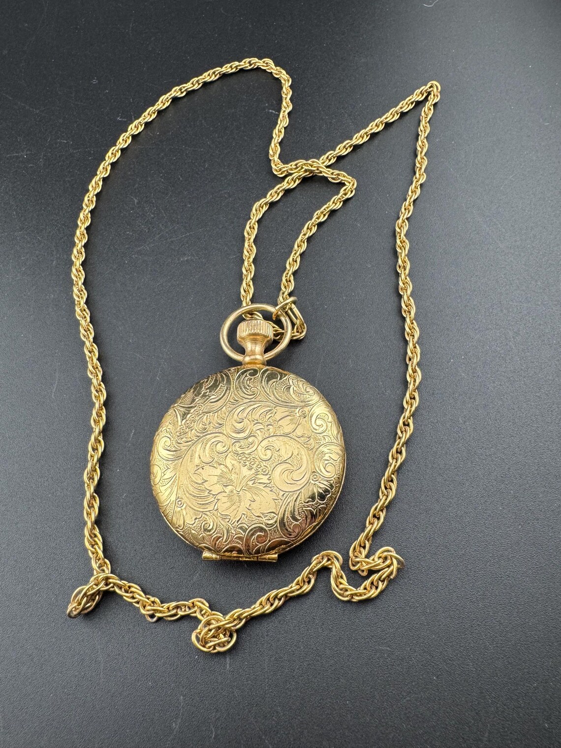 Vintage Estee Lauder Pressed Powder Pendant Necklace Gold Tone Medalion ...