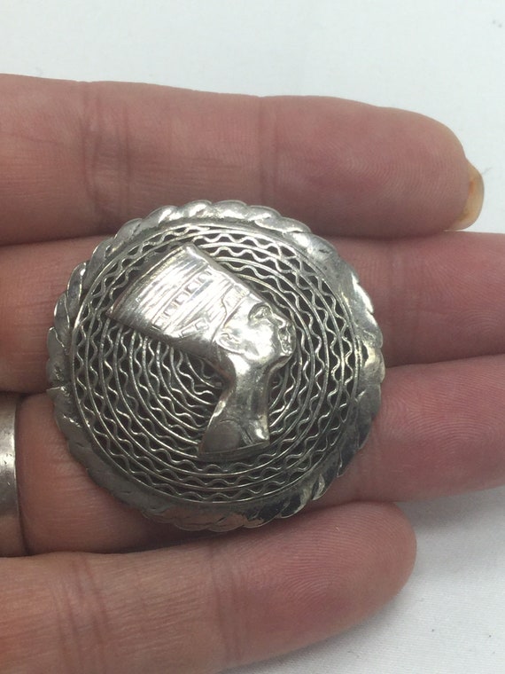 Egyptian Revival queen Nefertiti Art deco silver tone… - Gem