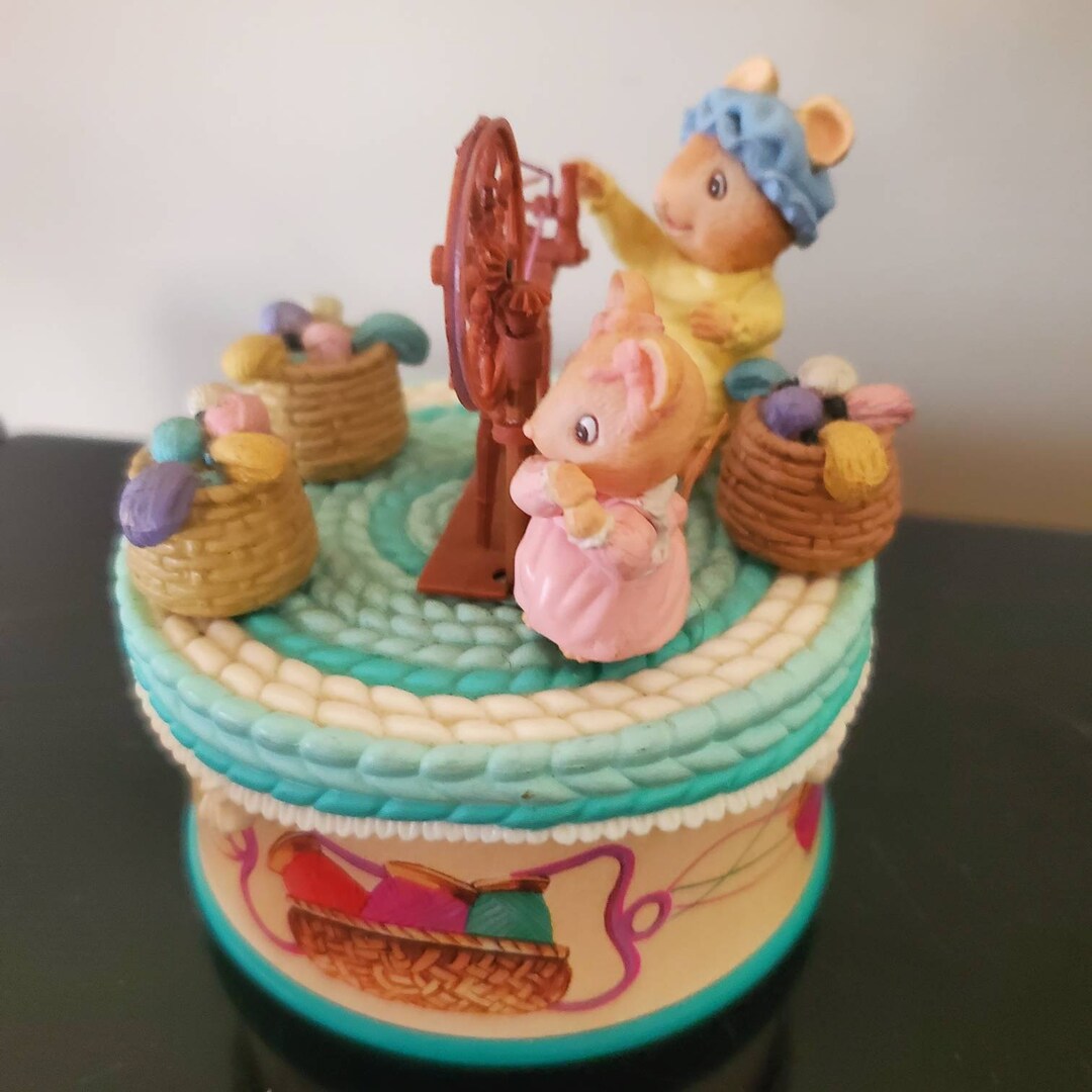 Vintage Enesco 1994 Spinning Wheel Mice - Etsy