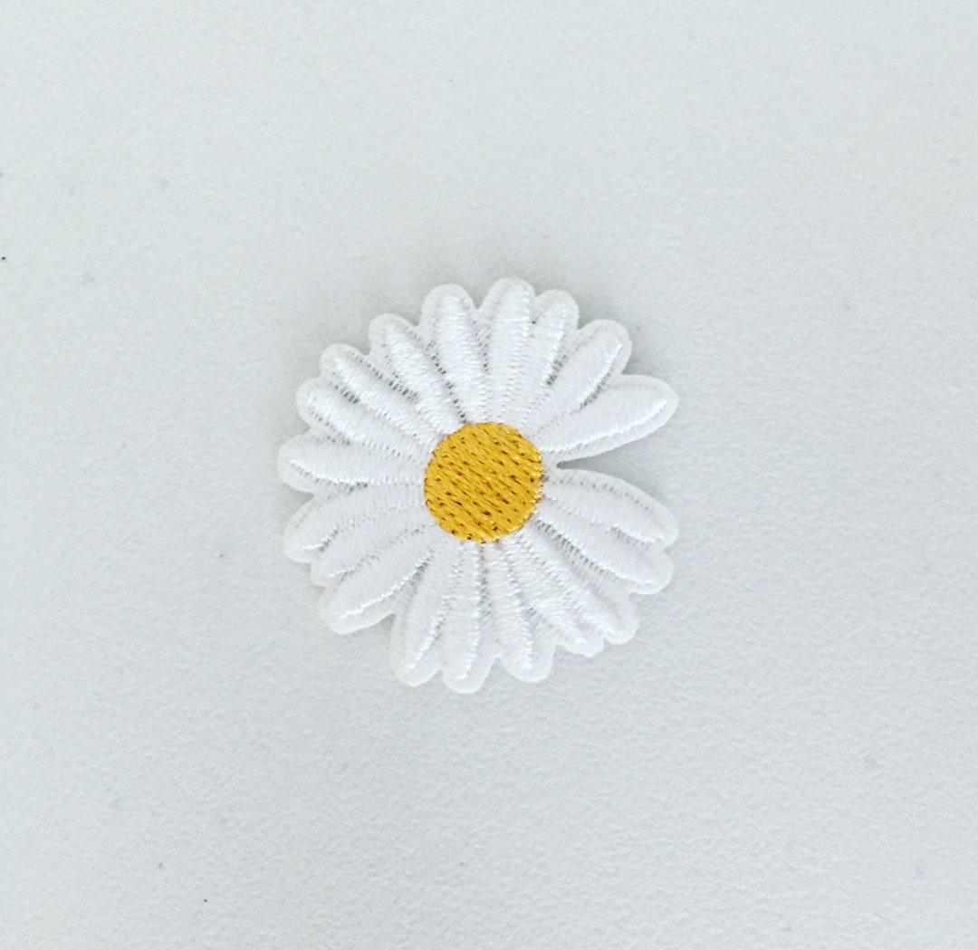 Daisy Iron-on Patch, White Floral Badge, Flowery Hippie Patch, DIY ...