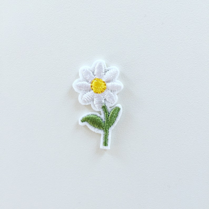Dainty Daisy Iron-on Patch Tiny White Floral Badge Flowery | Etsy
