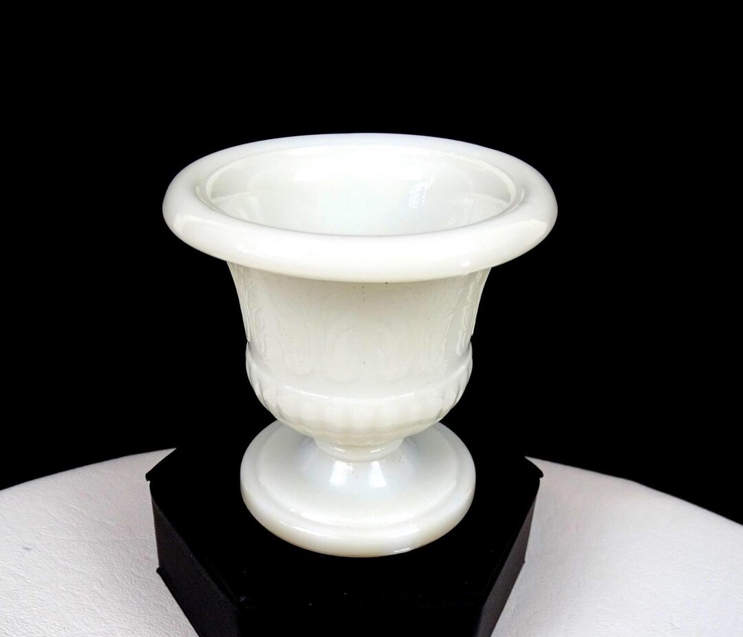 Macbeth-evans Cremax Ivrene Bianca 3" Urn Toothpick Holder 1930-1950 - Etsy