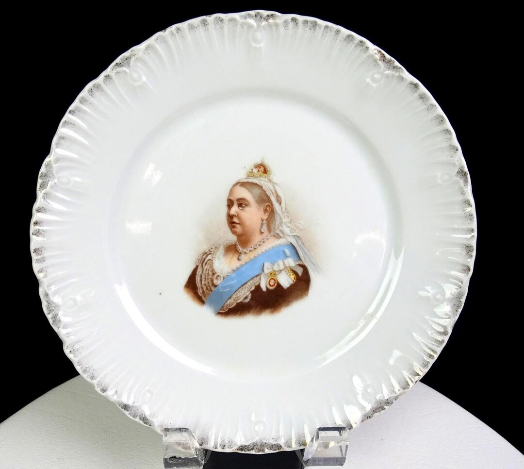 English Porcelain Queen Victoria Shell Embossed Ant. 8 1/2" Portrait ...