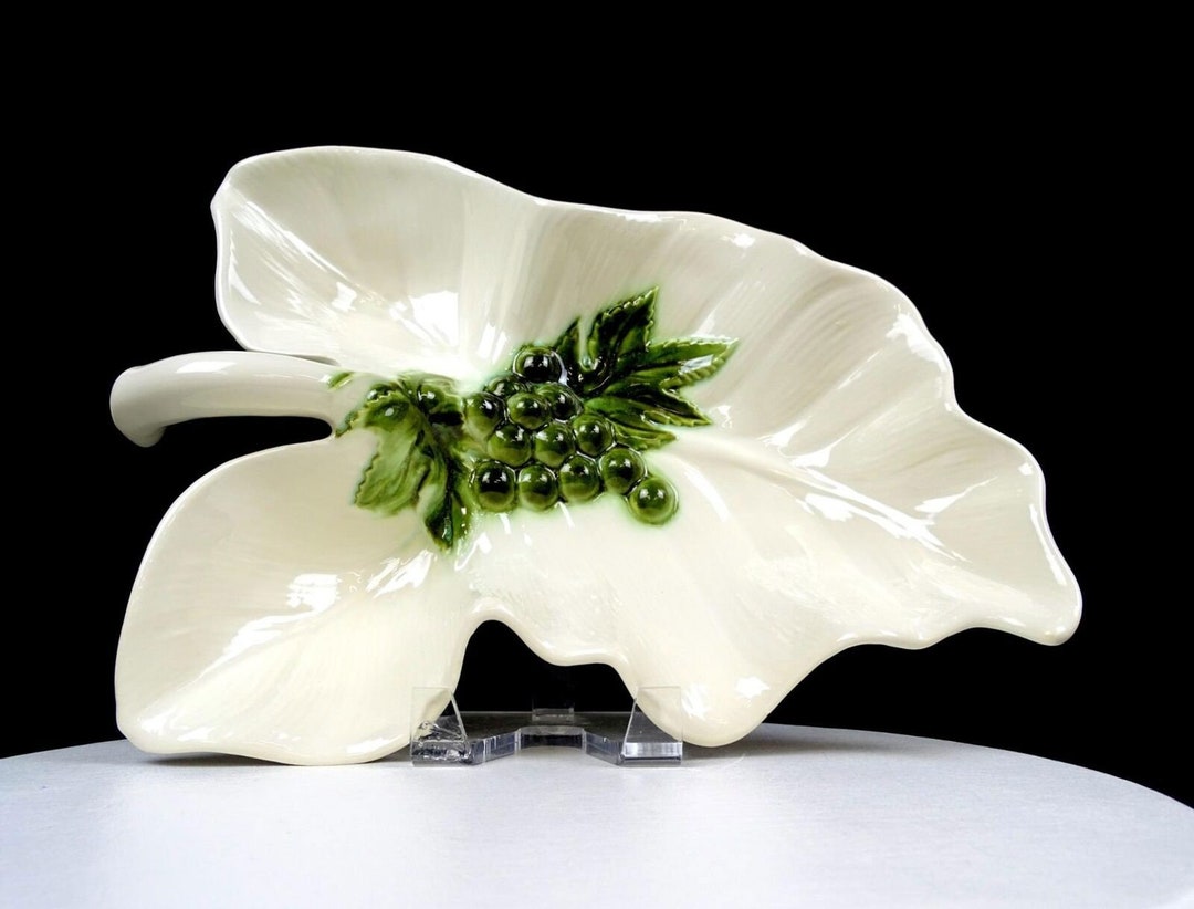 Hull Pottery Tokay Tuscany White W/ Green Grapes Leaf Shaped 14 Dish ...