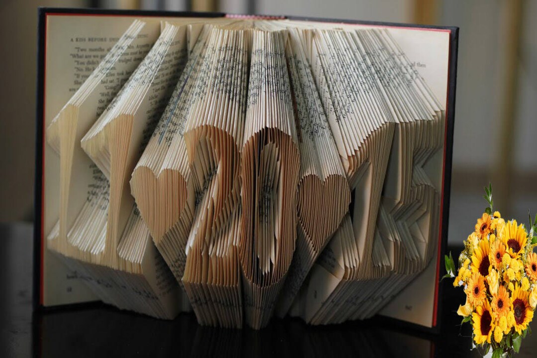 Book Themed Wedding Centerpiece Decor, Anniversary Date Folded Book Art ...