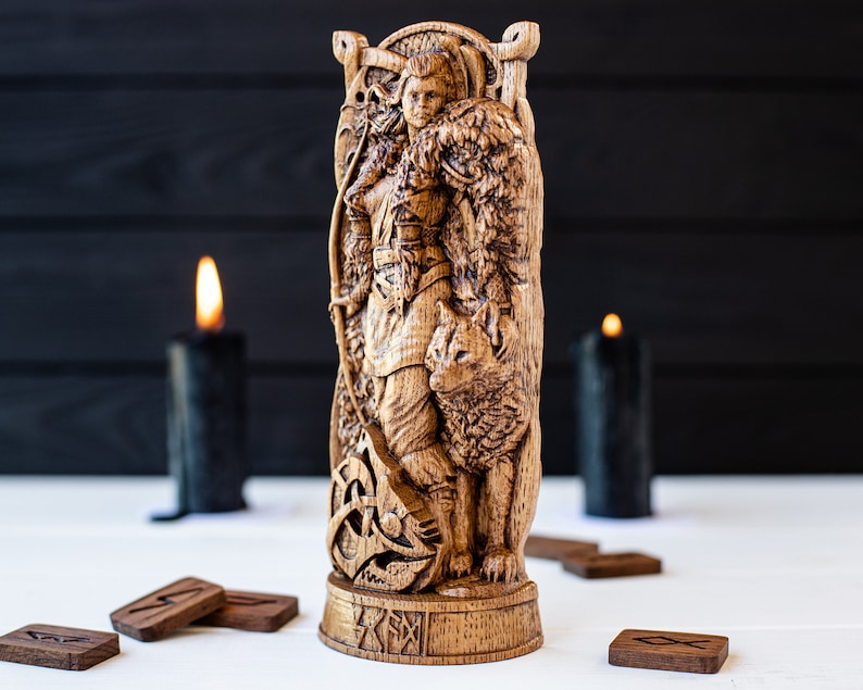 Skadi Statue – Jotun and Hunting Goddess Skadi, Daughter of the Frost ...