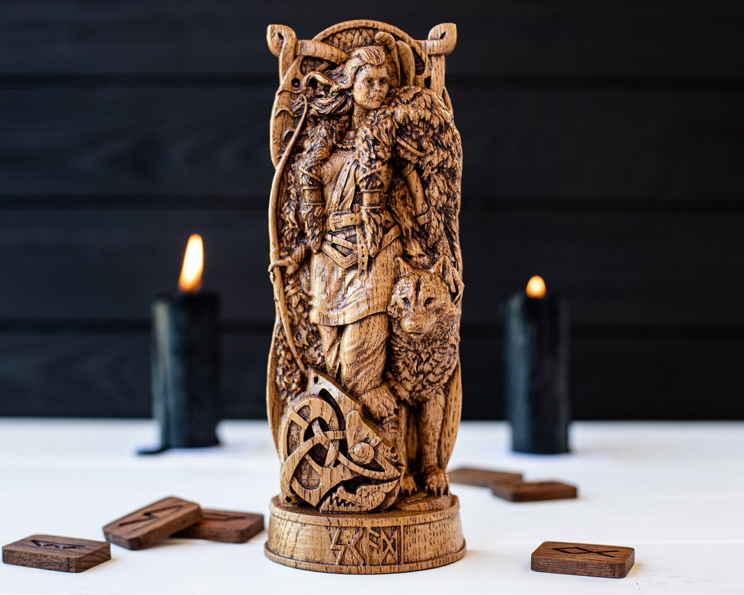 Skadi Statue – Jotun and Hunting Goddess Skadi, Daughter of the Frost ...