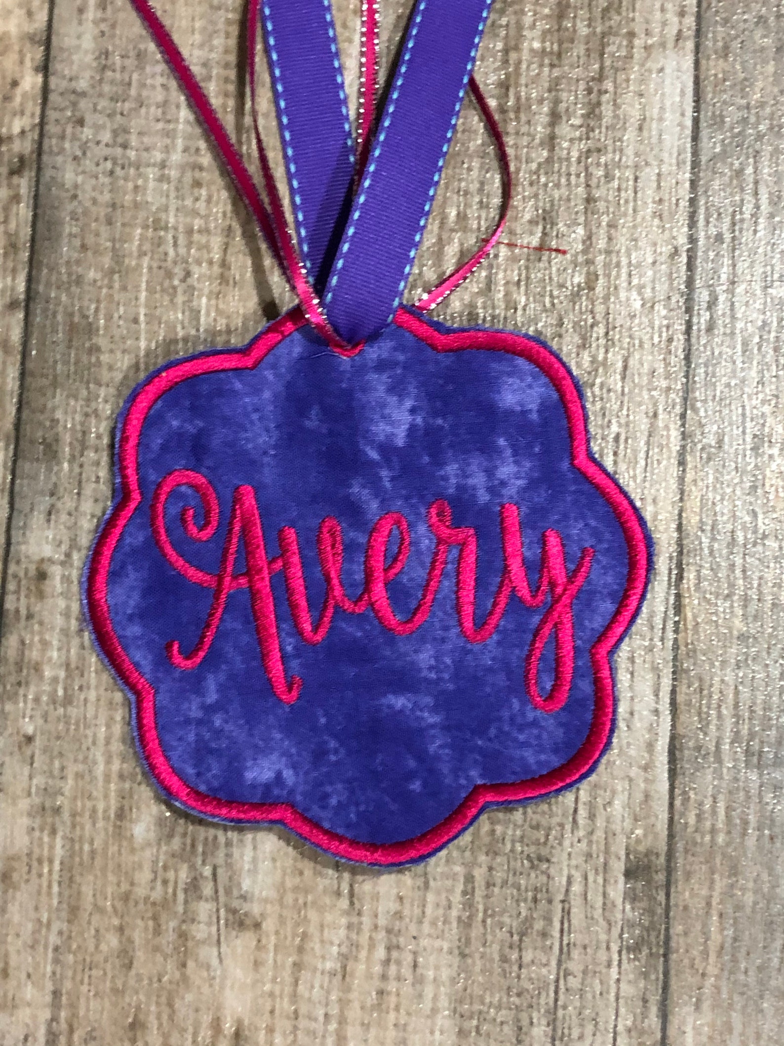 Personalized Name Tag, Embroidered Fabric Bag Tag, Scalloped Edge Name ...