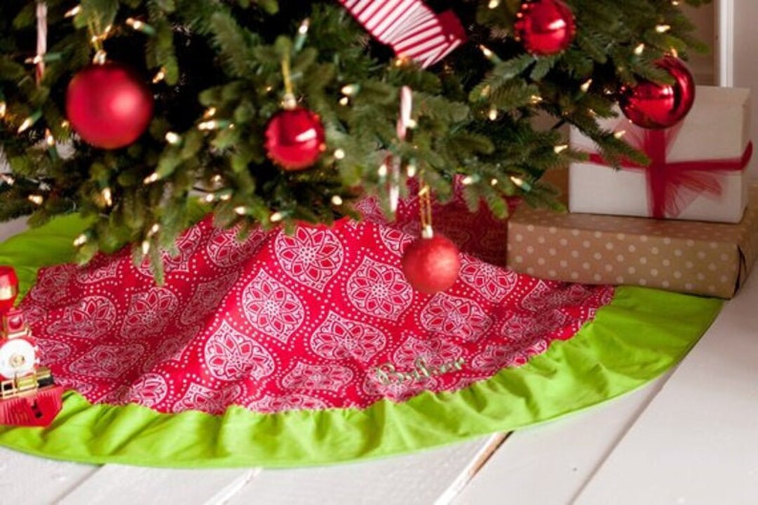 Christmas Tree Skirt, Red and Green Tree Skirt, Personalized Tree Skirt ...