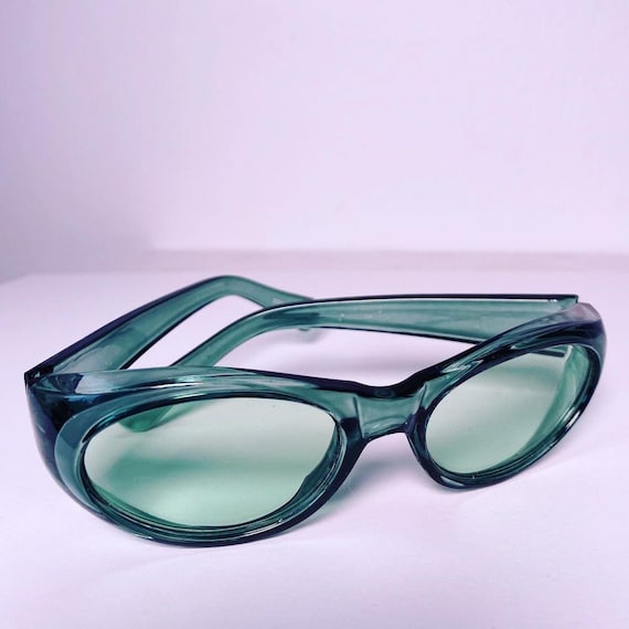 2000’s light green lenses and darker frame sunglasses - Gem