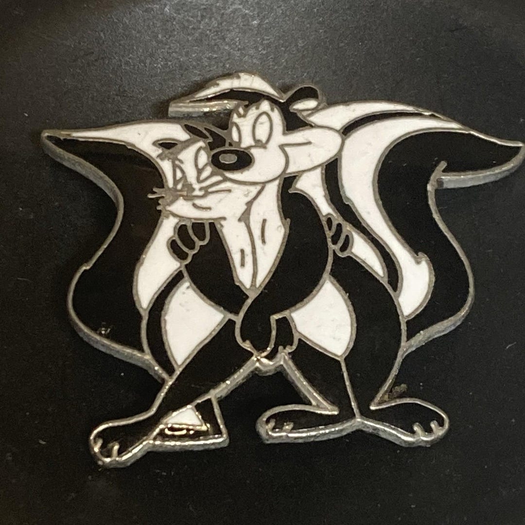 Pepe Le Pew Penelope Pussycat Pin Warner Brothers 1994 VTG Hugging ...
