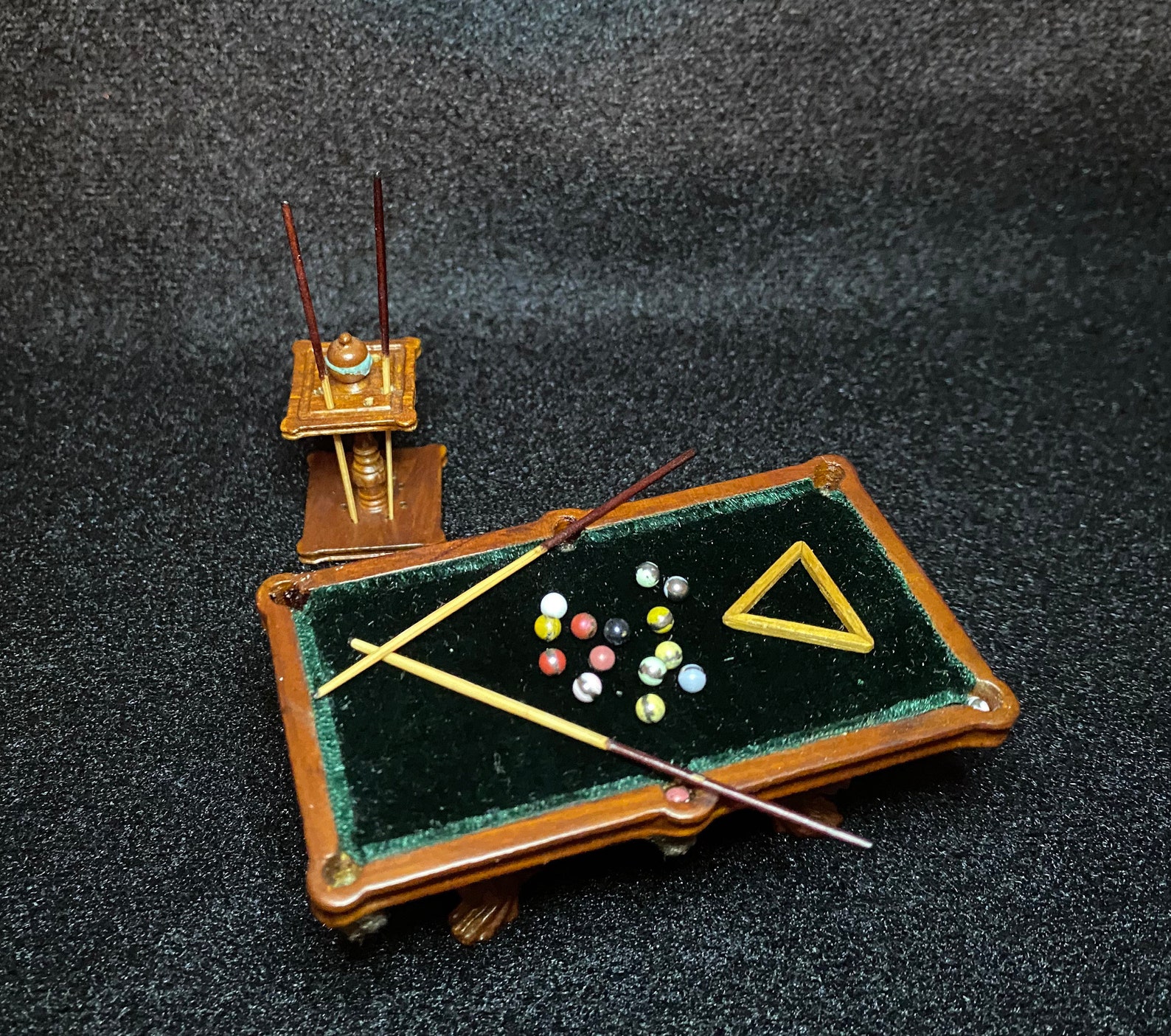 1/24 Scale Miniature Pool Table With 4 Cues Ball Set Rack - Etsy