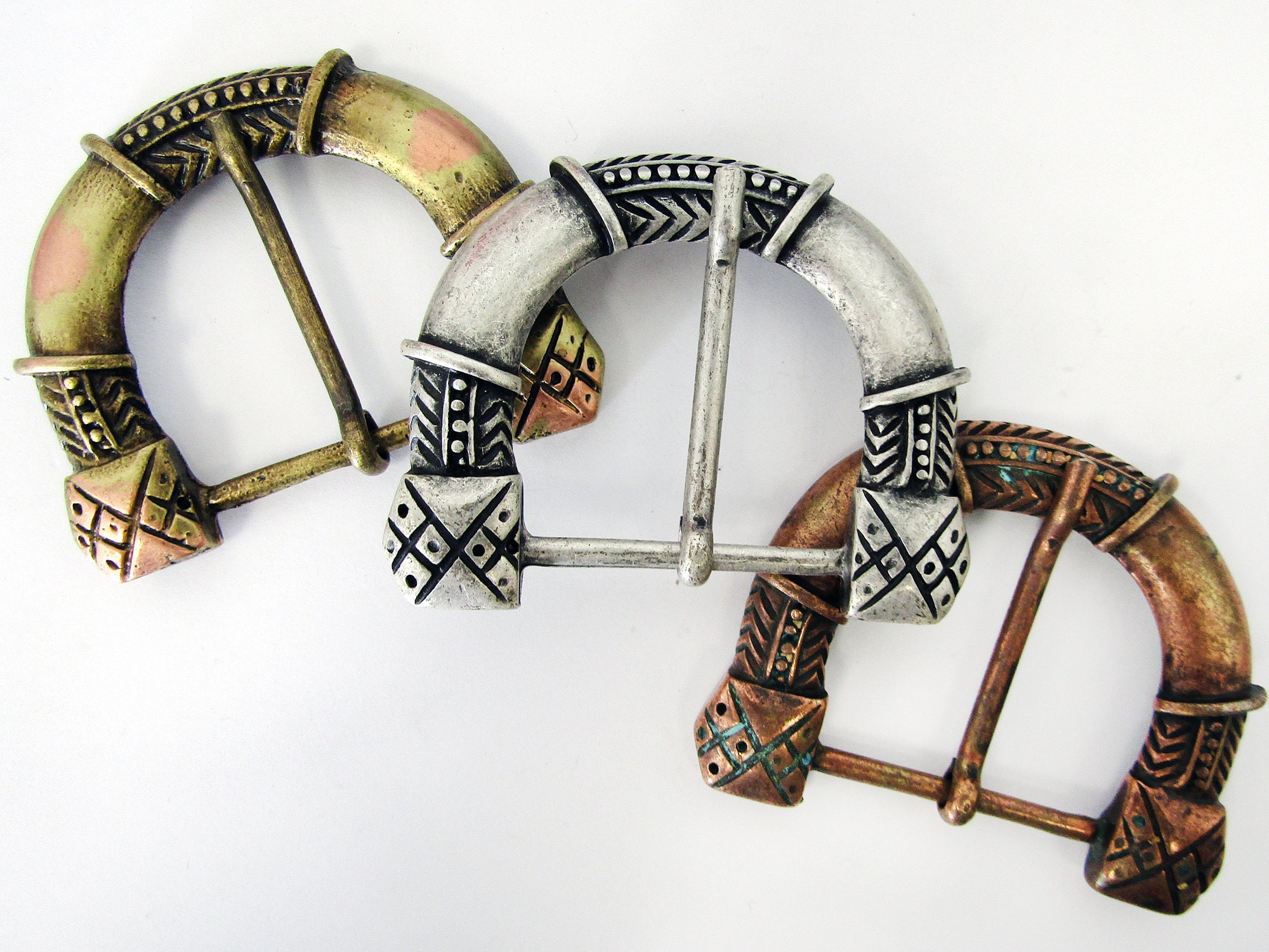 Etched C Shaped Buckle in Silver Patina or Brass - Etsy.de