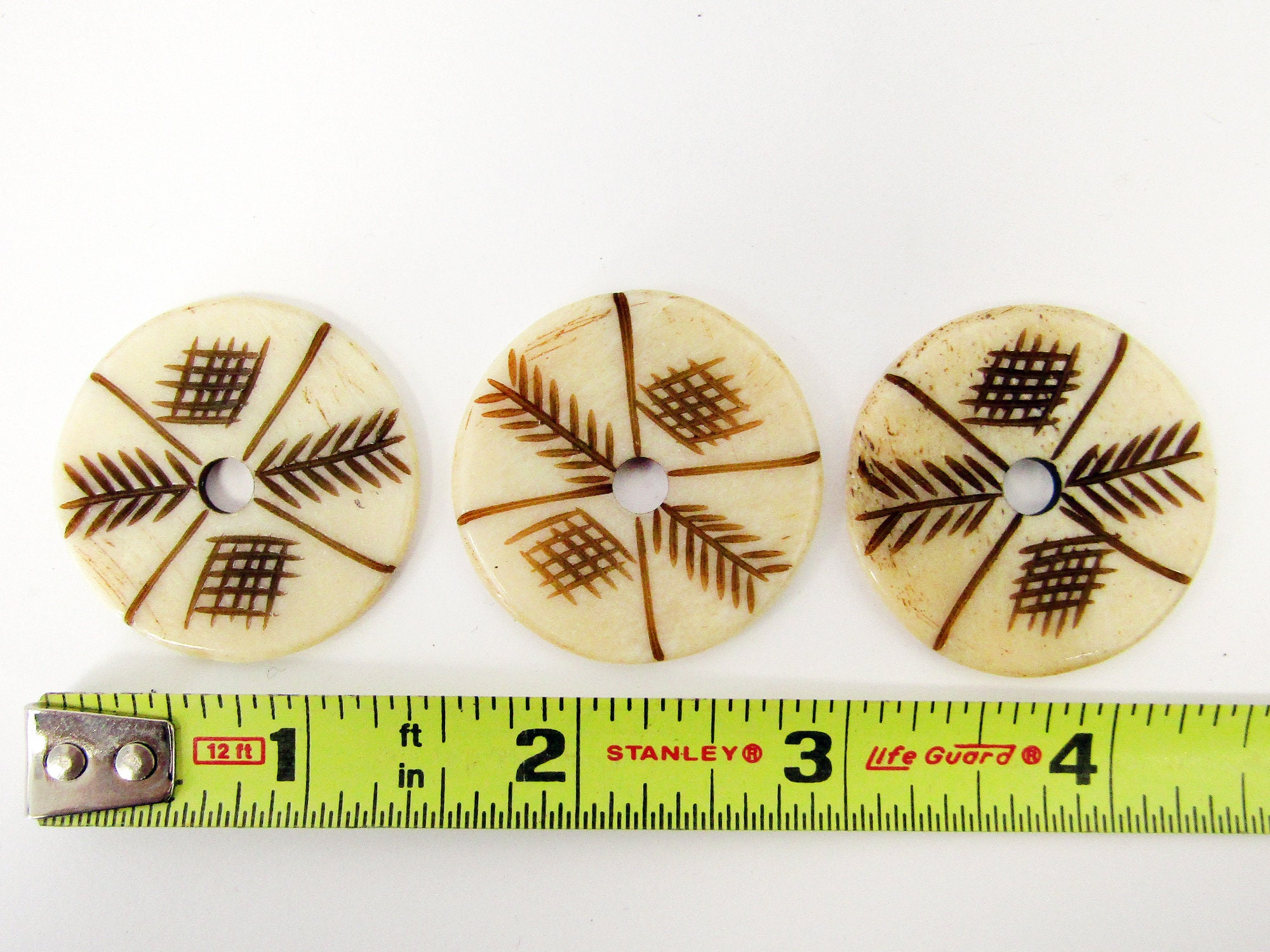 Hand Carved Bone Coins, Pack of 20 Carved Beads - Etsy.de