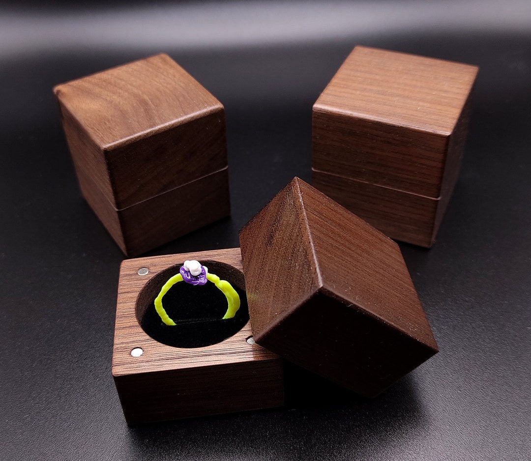 Wood engagement ring box for proposals. Unique wood ring - Etsy 日本