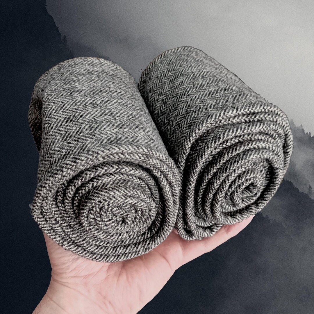 Pair of Herringbone Weave Wool Leg Wraps / Viking Winingas in Natural ...