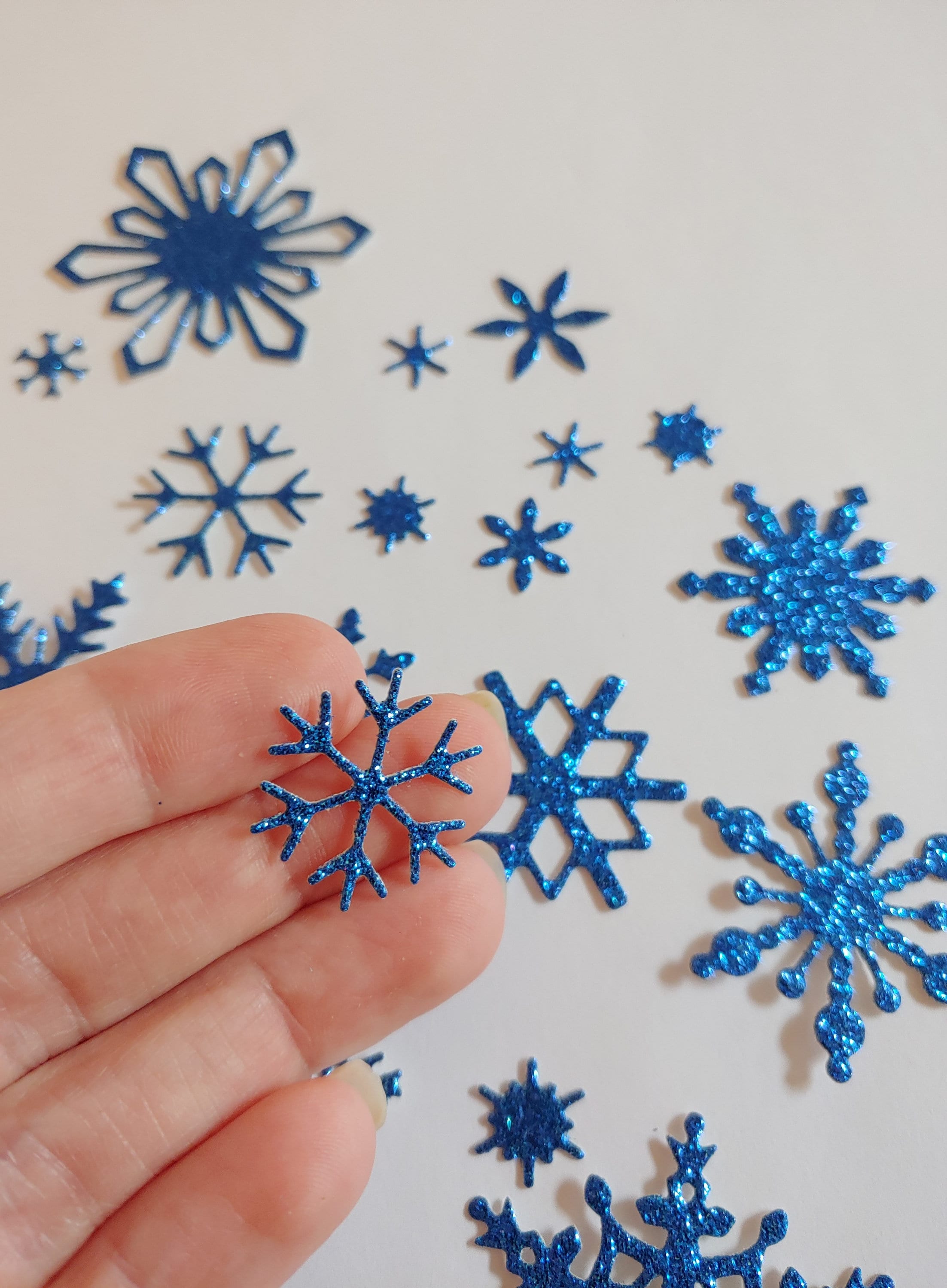 25 Glitter Cardstock Snowflake Die Cuts: Winter Crafts, Cardmaking ...