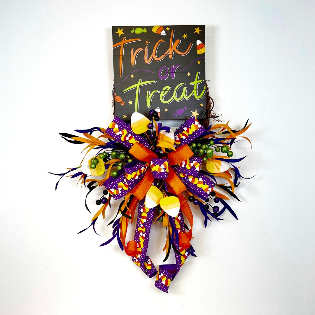 Trick or Treat Halloween Wreath - Etsy