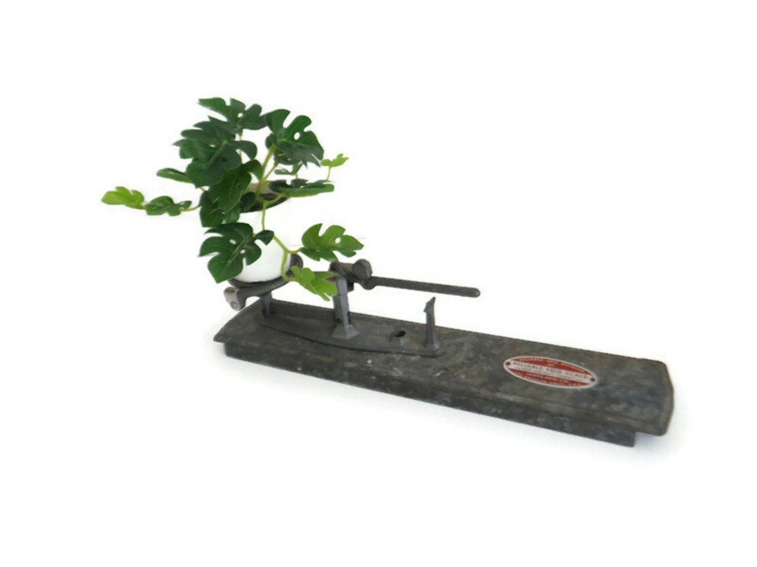 Vintage Reliable Egg Scale by Reliable Mfg Division of James Mfg. Co ...