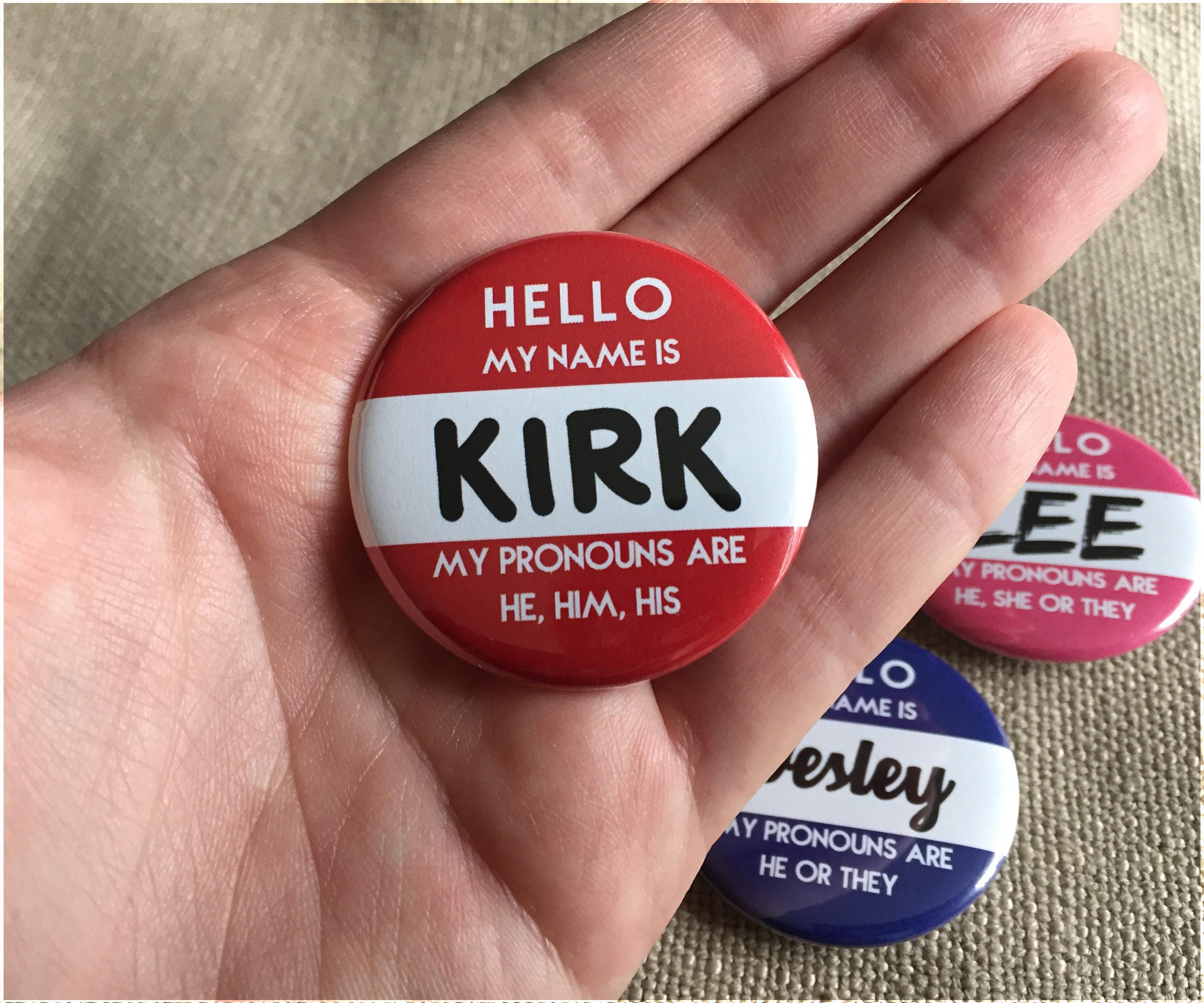 Botones personalizados de insignia de nombre y pronombre - Etsy España