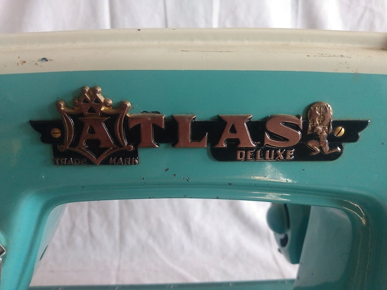 Vintage ATLAS Deluxe Precision Portable Sewing Machine No Carrying Case ...