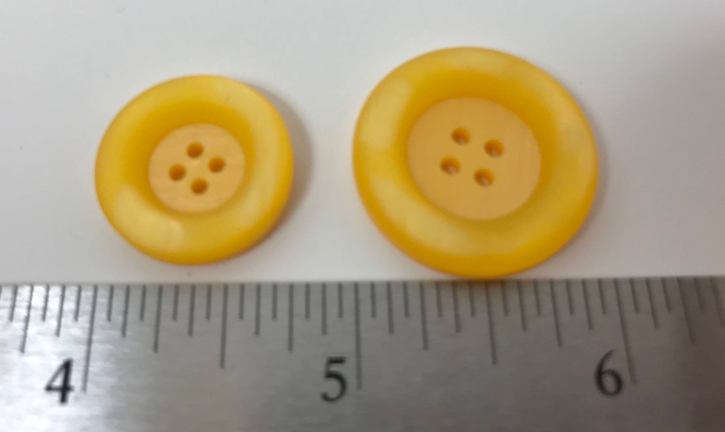 32L and 40L Yellow set of 3pc 4hole Buttons - Etsy.de