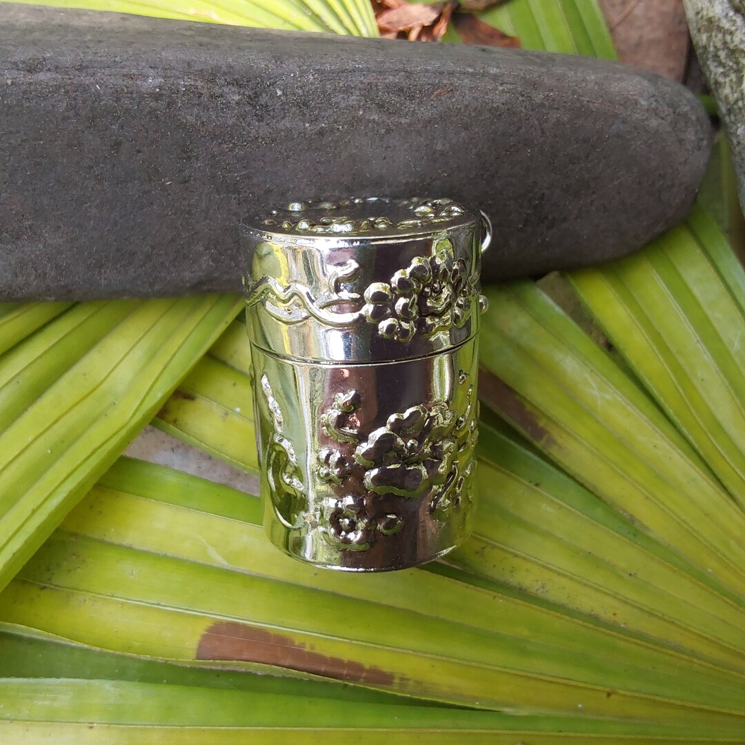 Modern Silver Plate Sewing Thimble Case - Beautiful Sewing Accessory ...