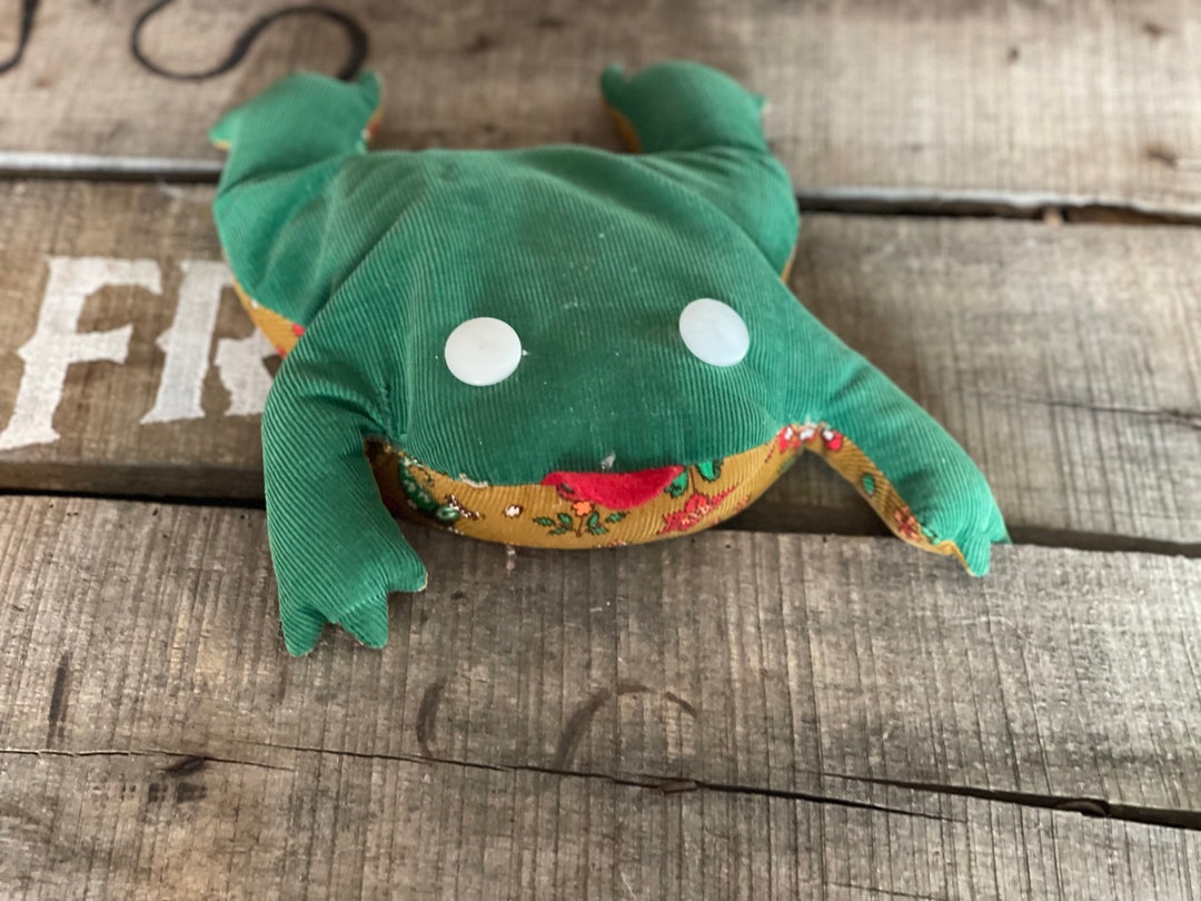 Vintage Primitive Farmhouse Hand Stitched Frog Button Eyes Beans or ...