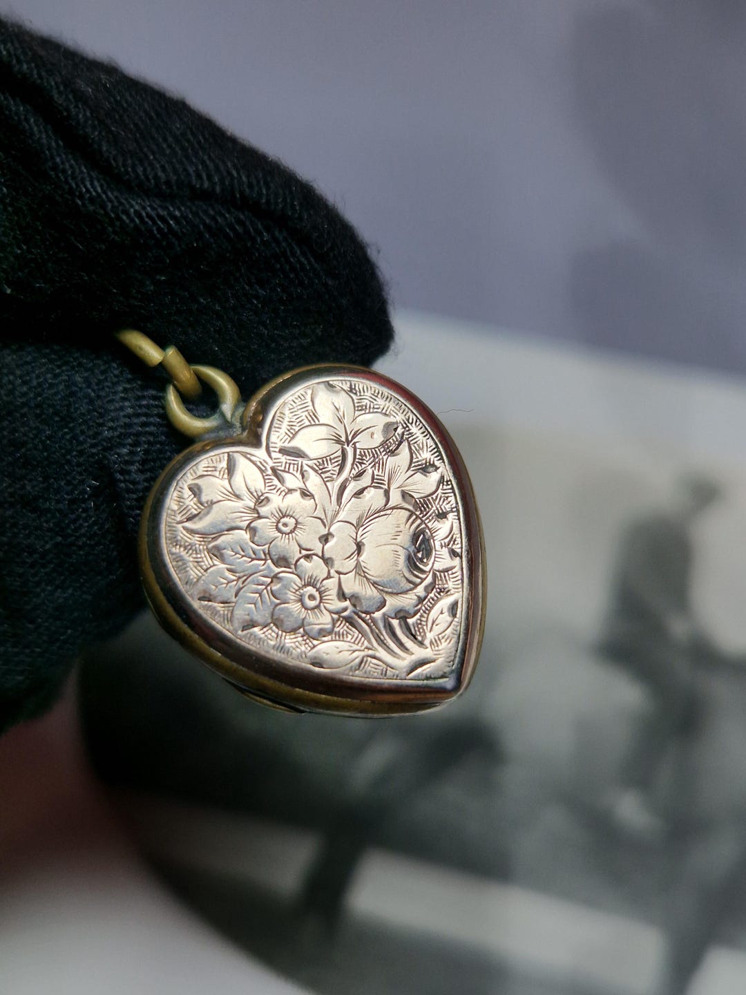 194F Victorian 1800s 9ct Gold Back/ Front Brass Floral Locket - Etsy