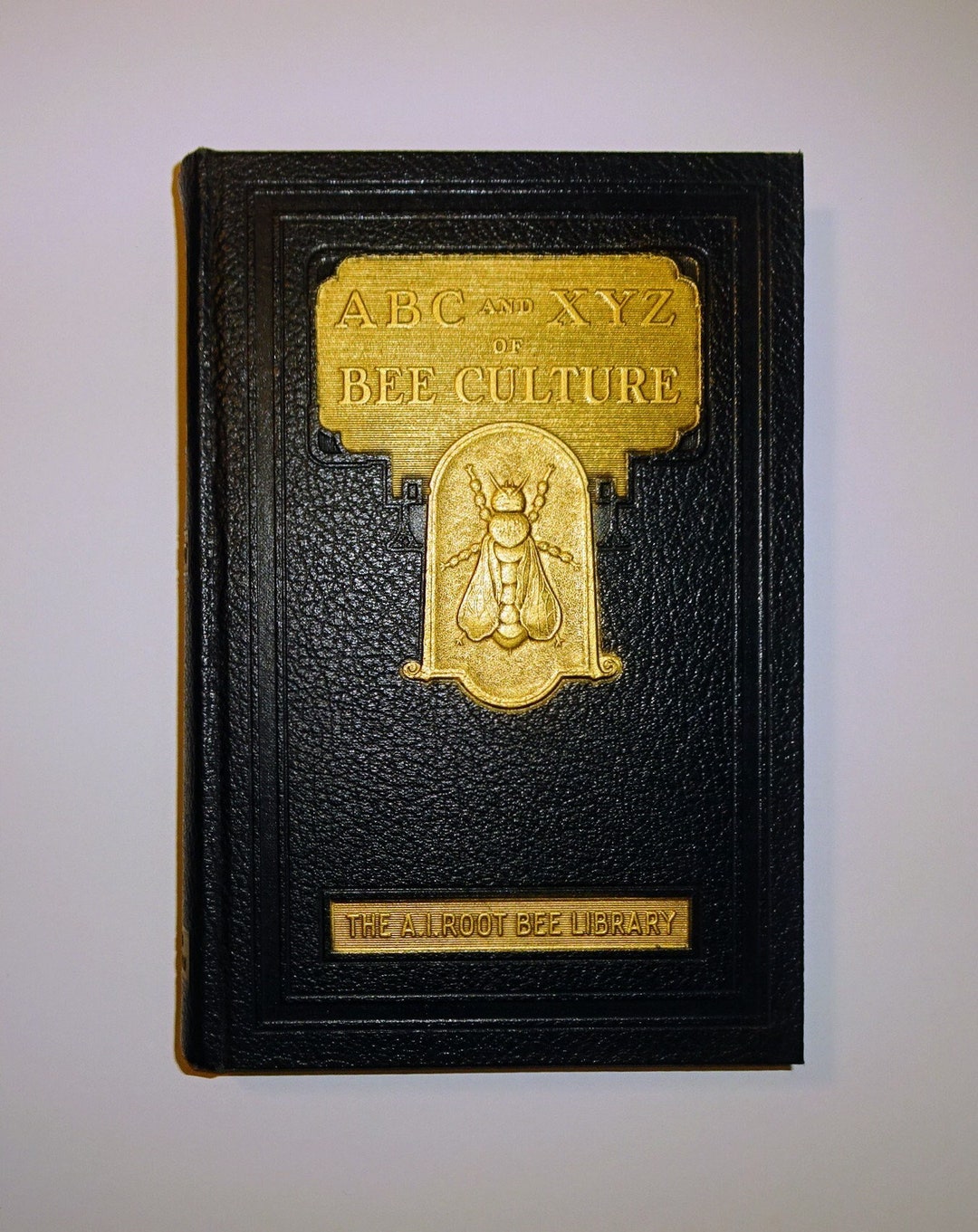 1945 the ABC and XYZ of Bee Culture by A.I. Root, Illustrated, Hives Honey Nectar Etc ...