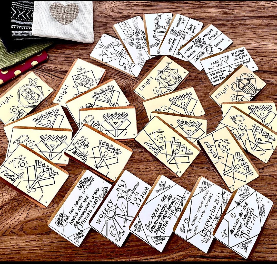 Oracle Tarot Deck Tarotate by Tia Hutton. Black & White Illustrated 44 ...