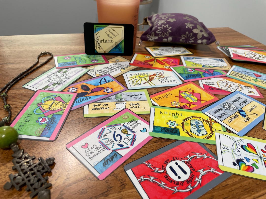 Tarotate Oracle by Tia Hutton: 44 Colorful Cards of Advice, Tarot ...