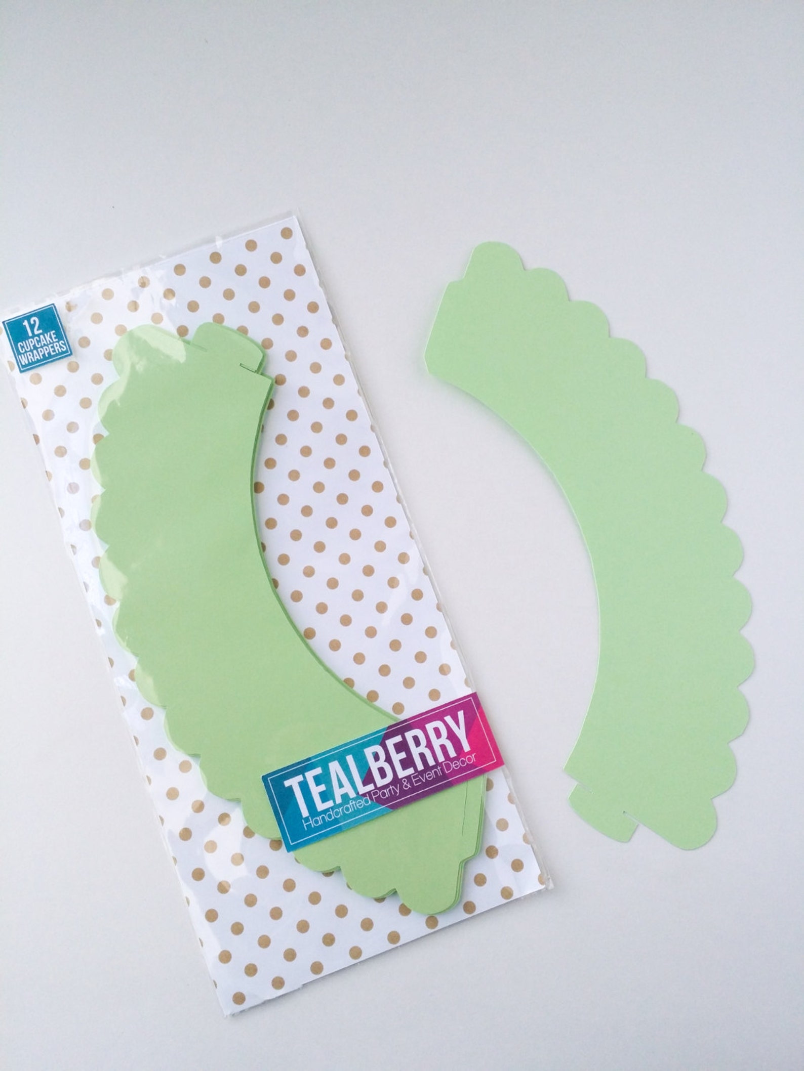 12 Mint Green Cupcake Wrappers Standard Sized Pastel | Etsy