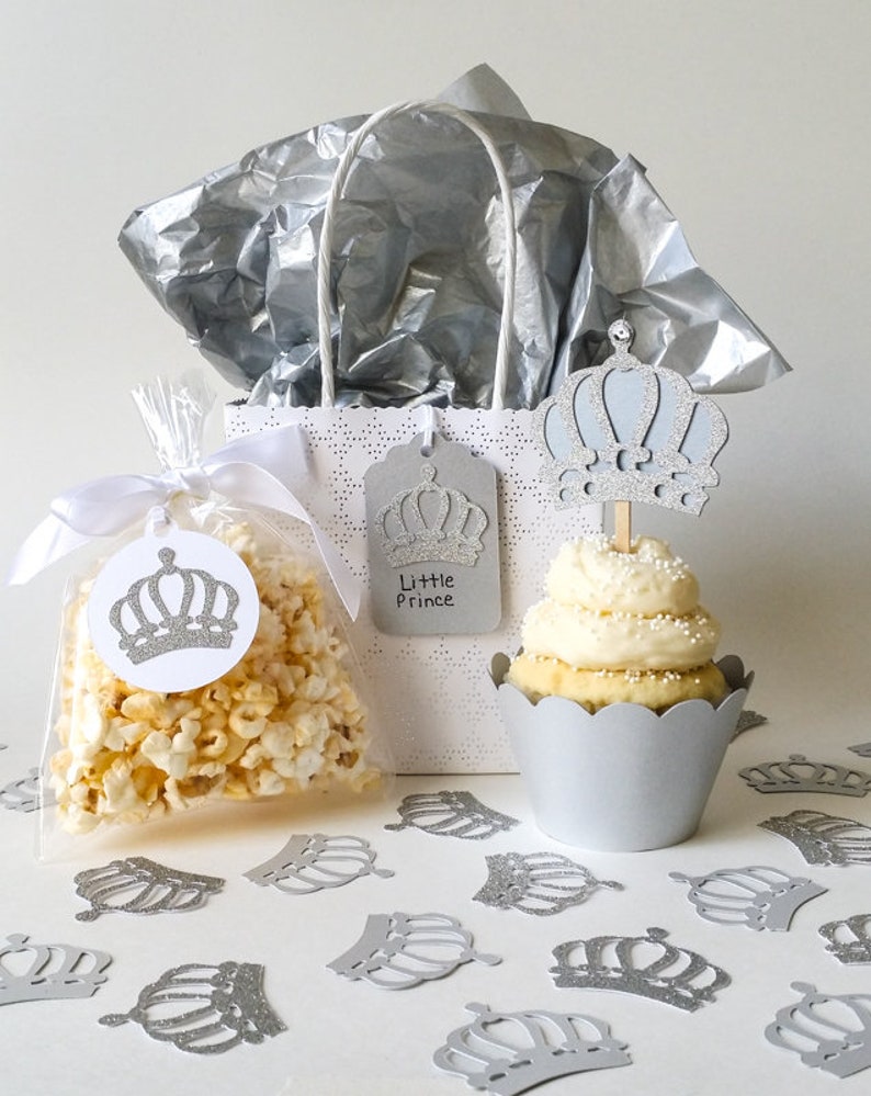 12 Metallic Silver Cupcake Wrappers Standard Sized Silver | Etsy