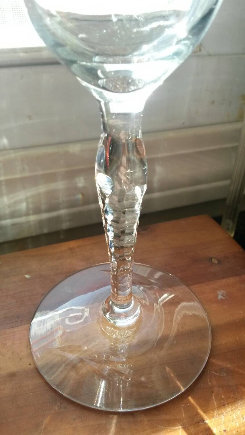Copa de vino grabado de cristal vintage - Etsy España
