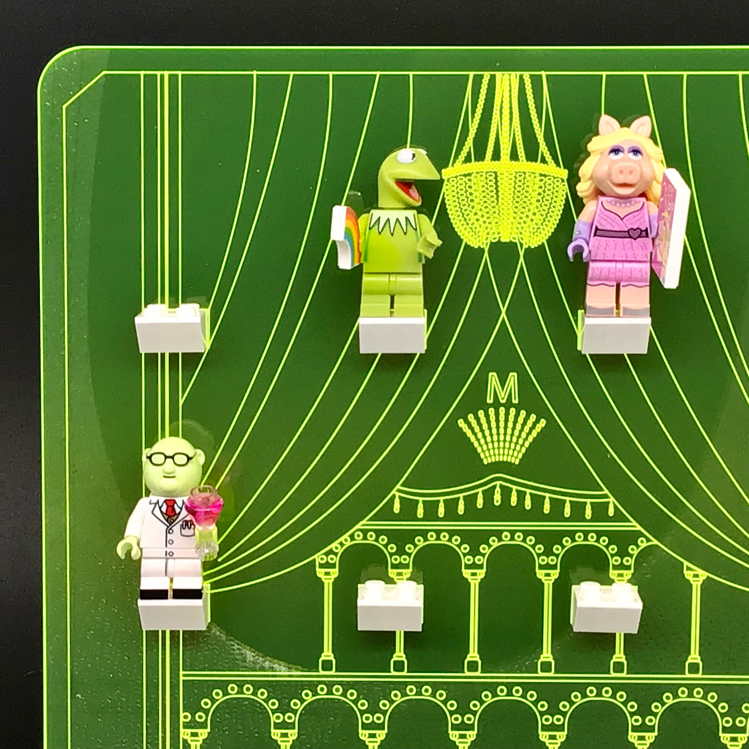 Muppet Lego Character Stage Perspex Display Stand With Feet. Takes 12 ...