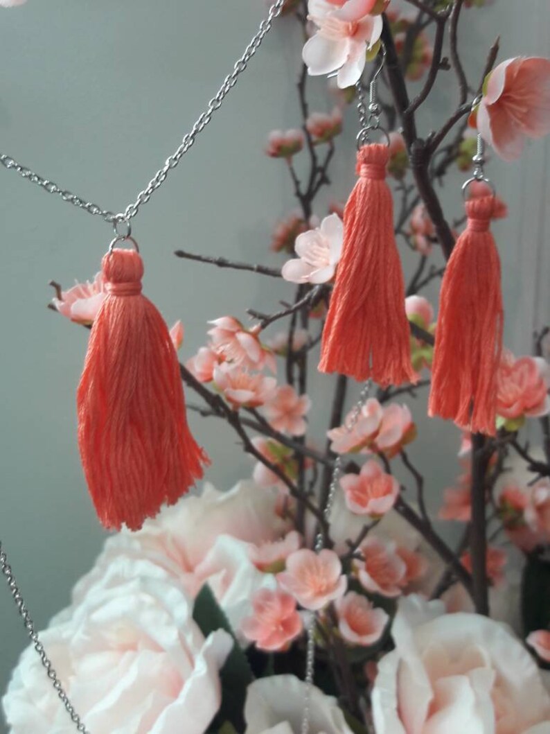 Minimalist Tassel Necklace: Woman and Girls Sizing - Etsy