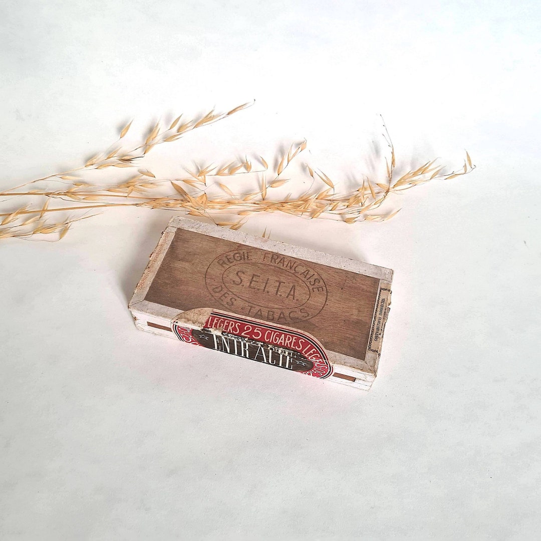 Vintage Box of 25 Light Cigars Entr'acte Wood White Red Rectangle ...