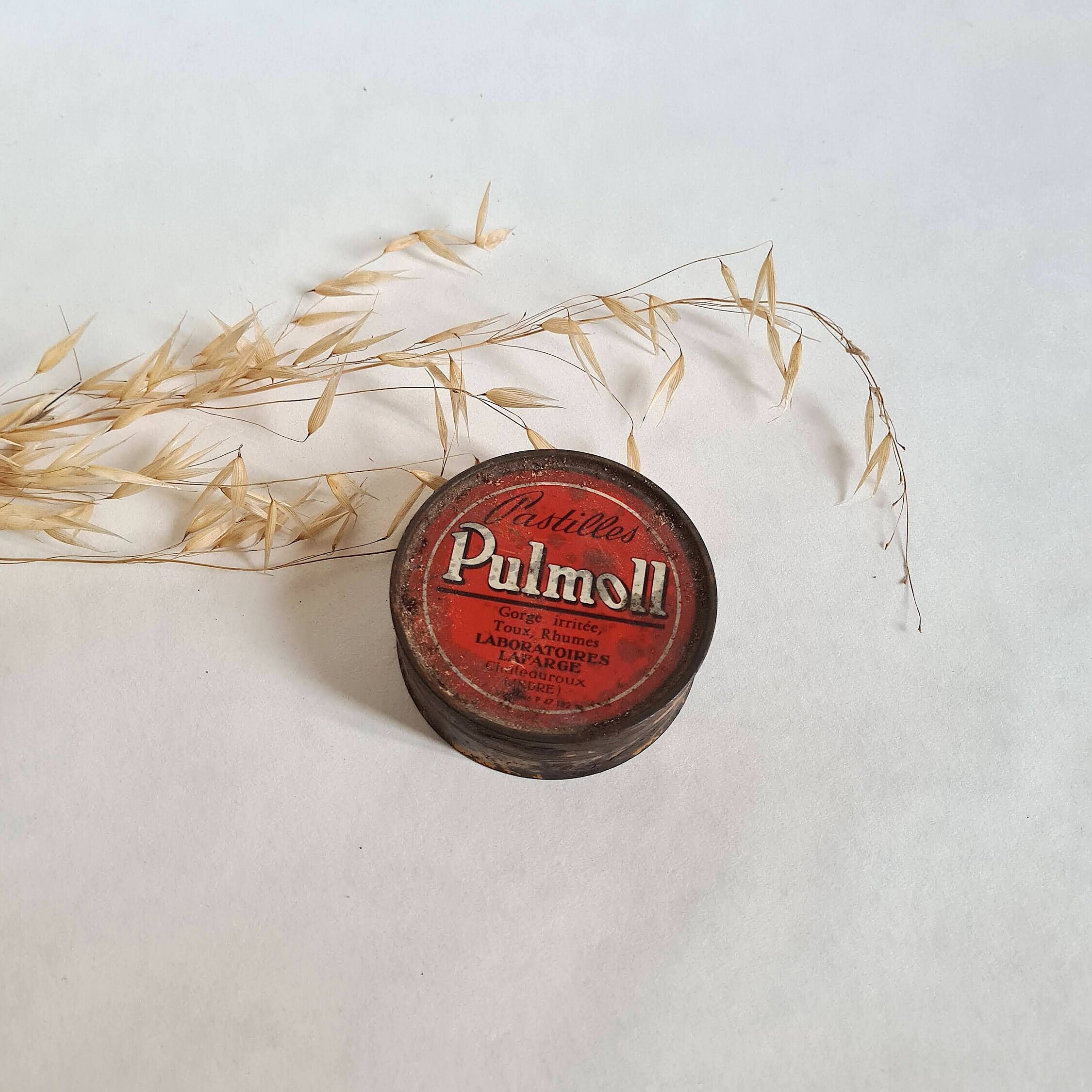 Vintage Box Sheet Metal Metallic Round Red Pellets Pulmoll - Etsy