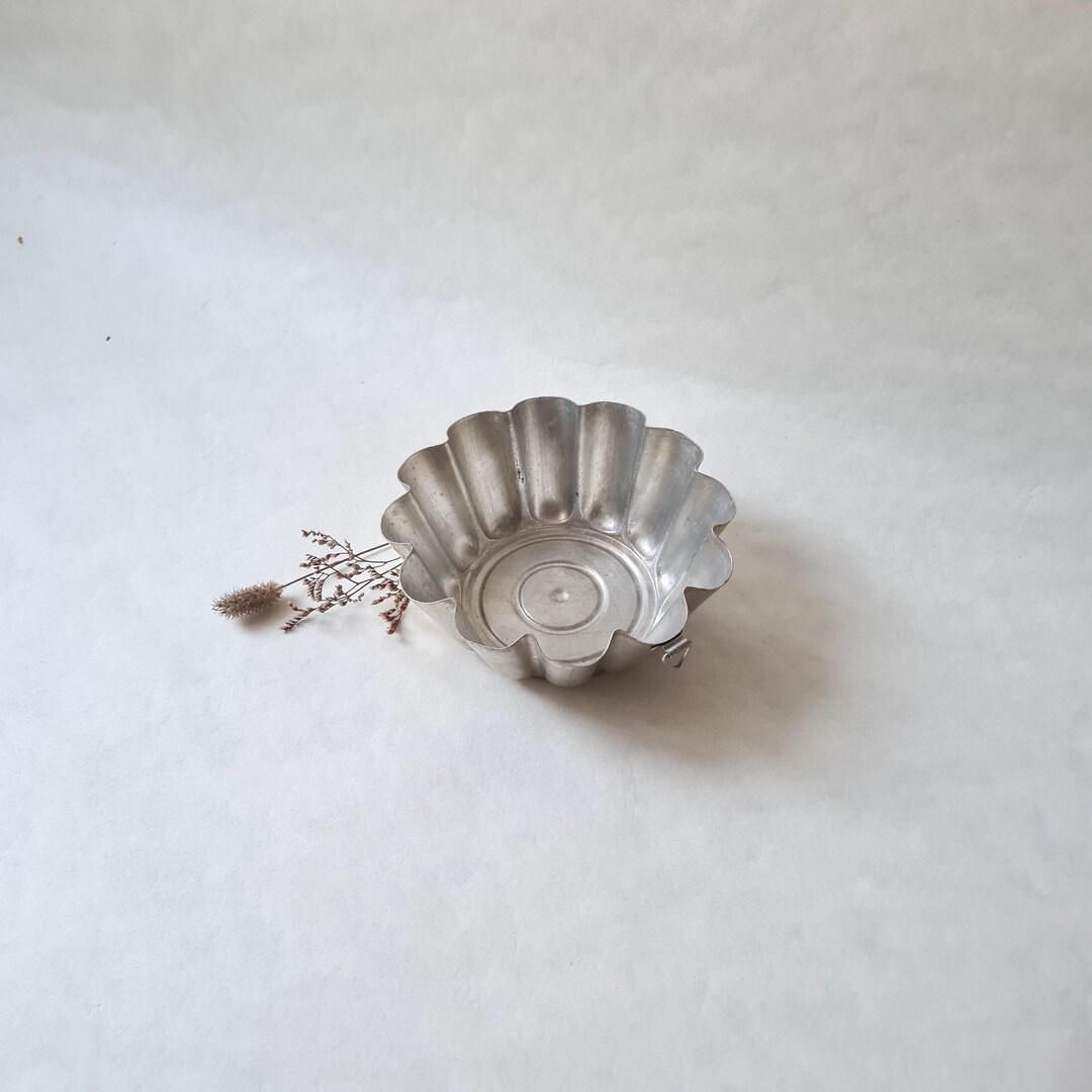 Vintage Brioche Cake Flan Mold/round With Sides/metal Tinplate/pastry ...