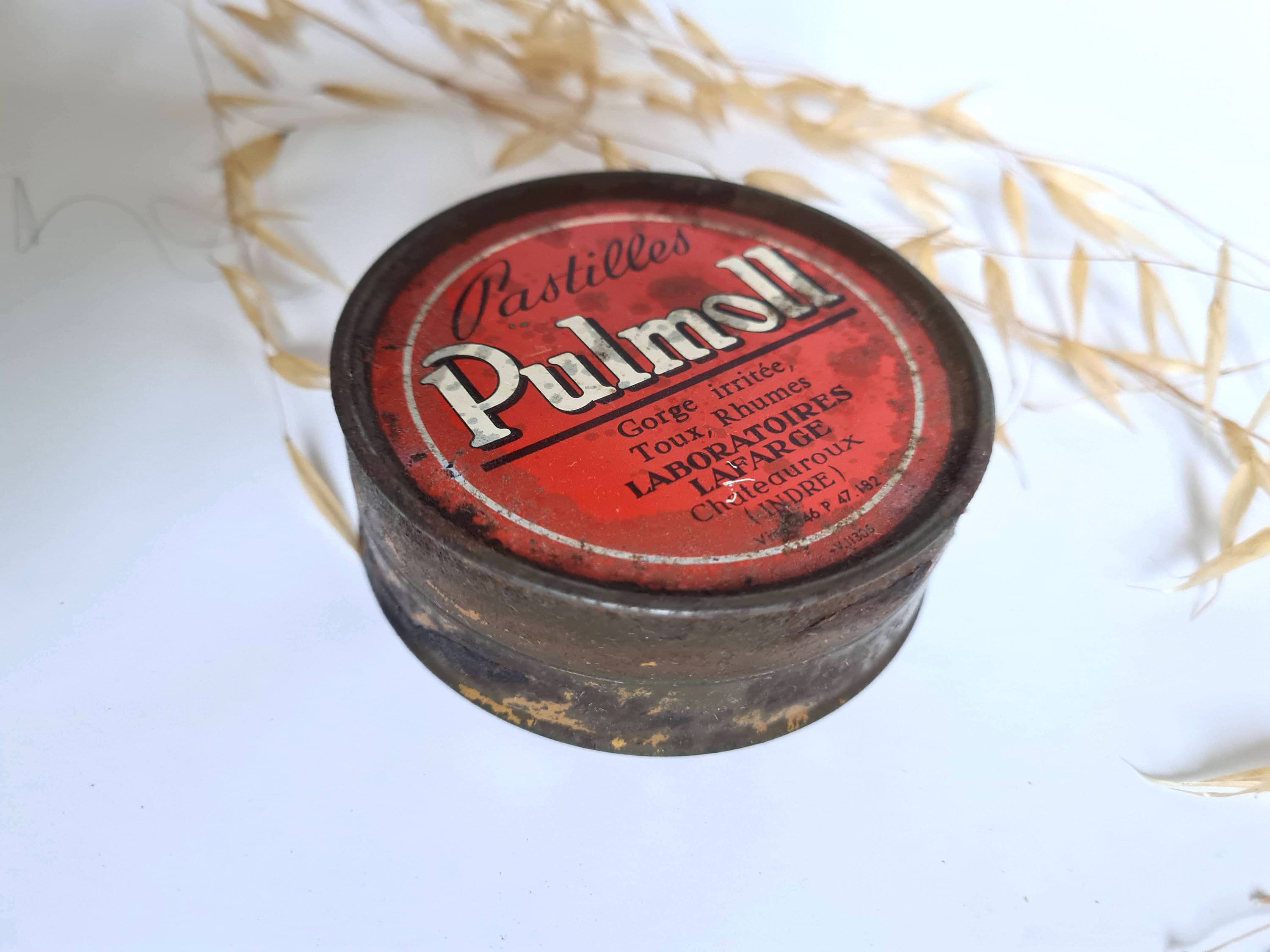 Vintage Box Sheet Metal Metallic Round Red Pellets Pulmoll - Etsy