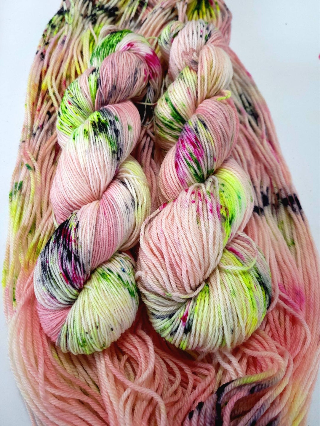 Zombie Kisses- 100% Superwash Wool/ Hand Dyed/ Hand Painted/ Speckled ...