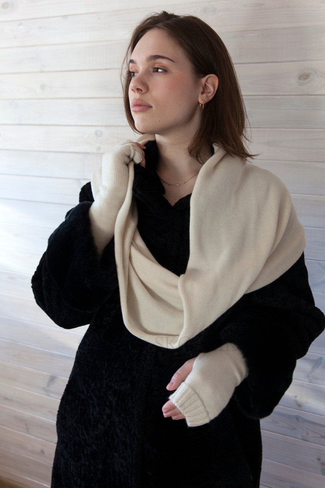 Merino Wool Snood, Women's Knitted Scarf. Comes With Fingerless Gloves ...