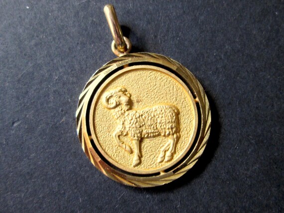 Vintage Medallion Pendant Aries Zodiac Sign Symbol Ra… - Gem