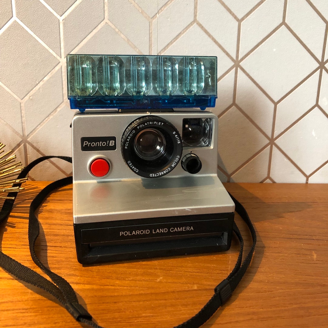 Vintage Polaroid Pronto! B Camera, Flash Bar, Fabric Cross Body Strap ...