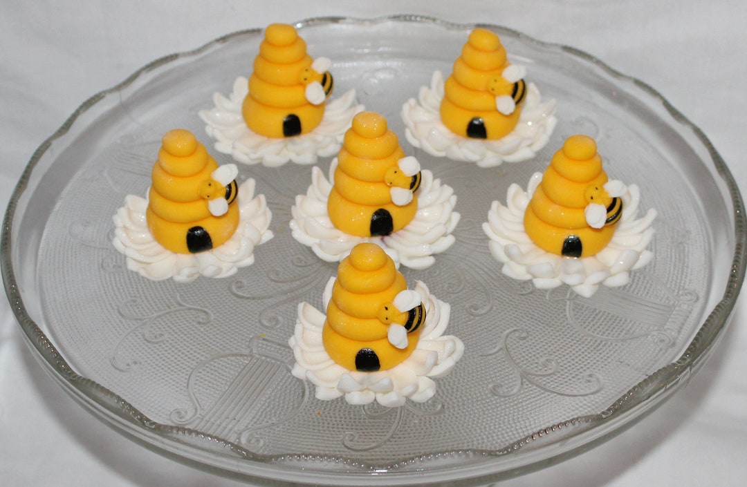 Fondant Bumble Bee Cake Topper - Fondant Bee - Bumble Bee Topper ...